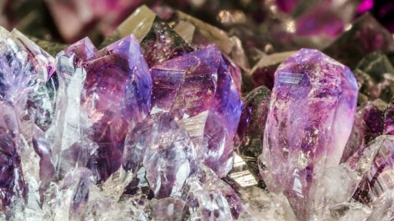 7 Powerful Purple Crystals: Meaning, Properties and Benefits | Crystals ...