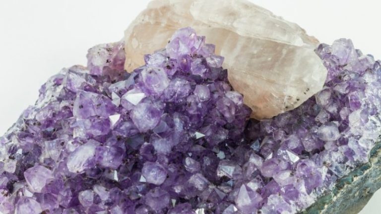 How to Charge Crystals: An Easy Guide for Beginners 2024 | Crystals Alchemy