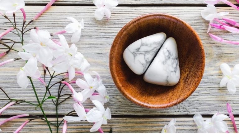 11 Best Crystals for Sleep: Calming Stones for Restful Sleep | Crystals ...
