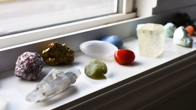 How to Charge Crystals: An Easy Guide for Beginners 2024 | Crystals Alchemy