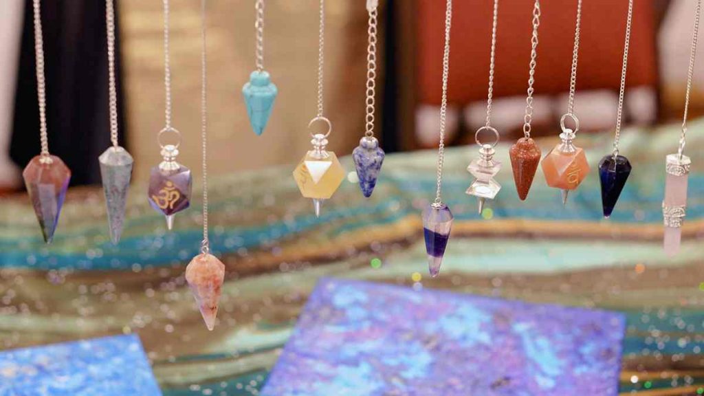 How to Use a Crystal Pendulum for Clarity and Guidance in Your Life in ...